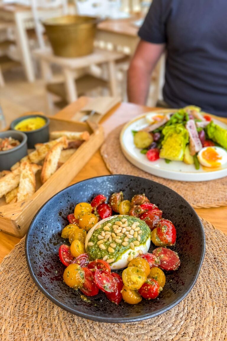 12 Amazing Restaurants in Milos You Have to Try