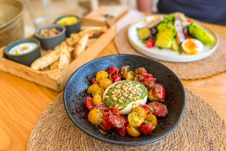 12 Amazing Restaurants in Milos You Have to Try